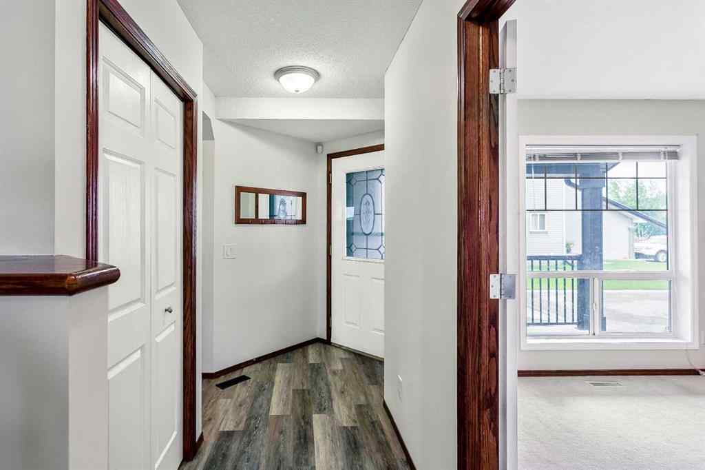 MLS® A2146481 - 341 Citadel Meadow Bay NW Calgary, Alberta, T3G 4Z3